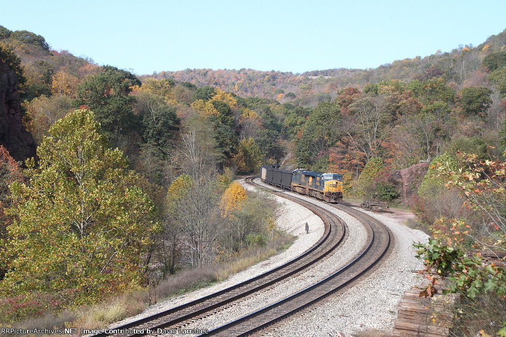 CSX 557 leading U839
